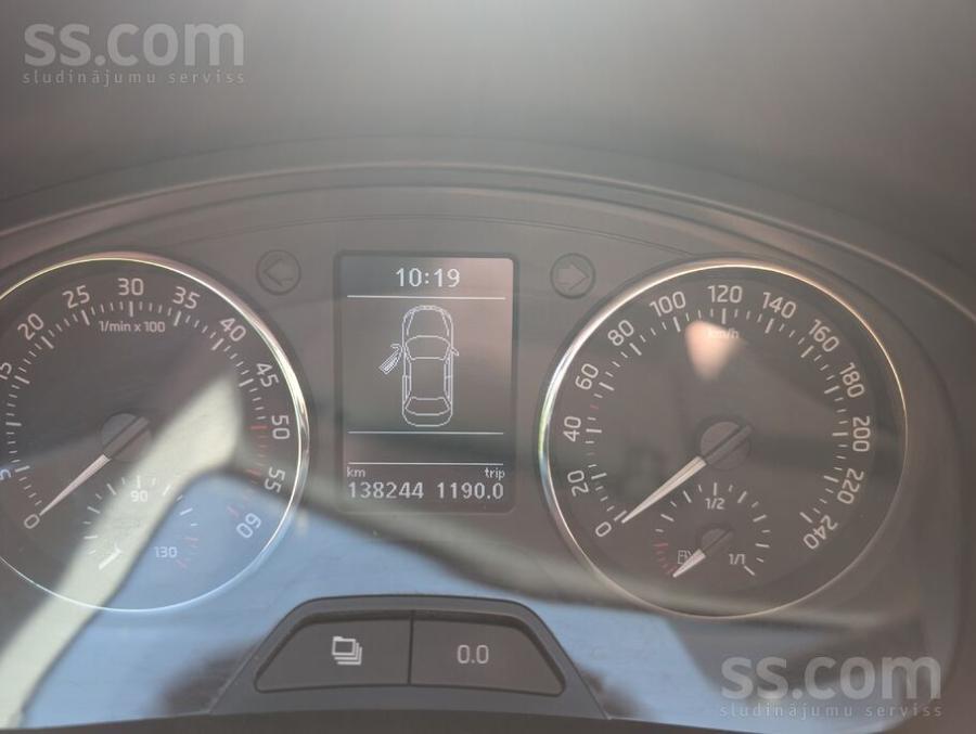 Sarkans Skoda Rapid 2015 Rīga, ar dzinēja tilpumu 1.60 L un nobraukumu 138 tūkst. km par 5500 €, foto 6 vietnē AUTOMOTO.COM.LV