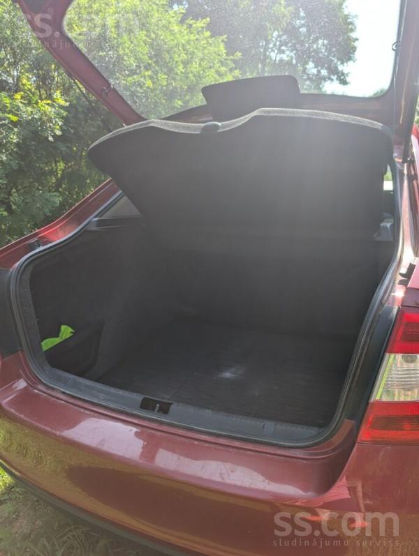 Red Skoda Rapid 2015 in Riga, with an engine capacity of 1.60 L and mileage of 138 thousand km for 5500 €, photo 7 on AUTOMOTO.COM.LV