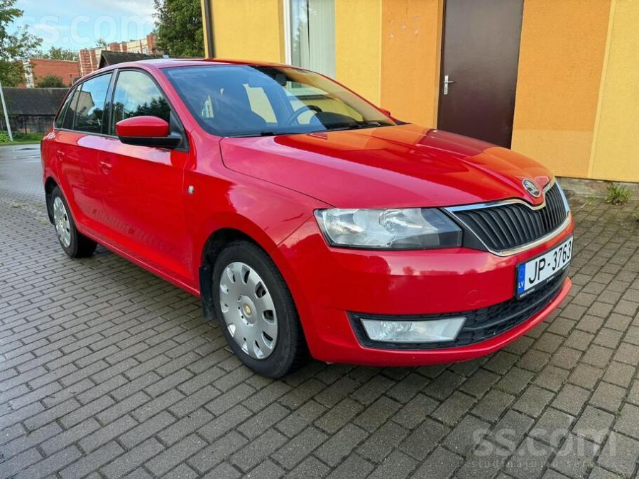 Red Skoda Rapid 2014 in Balvi, with an engine capacity of 1.60 L and mileage of 318 thousand km for 2750 €, photo 1 on AUTOMOTO.COM.LV