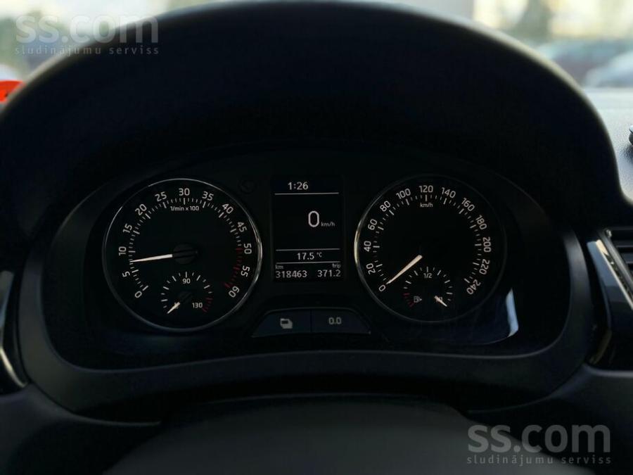 Red Skoda Rapid 2014 in Balvi, with an engine capacity of 1.60 L and mileage of 318 thousand km for 2750 €, photo 7 on AUTOMOTO.COM.LV
