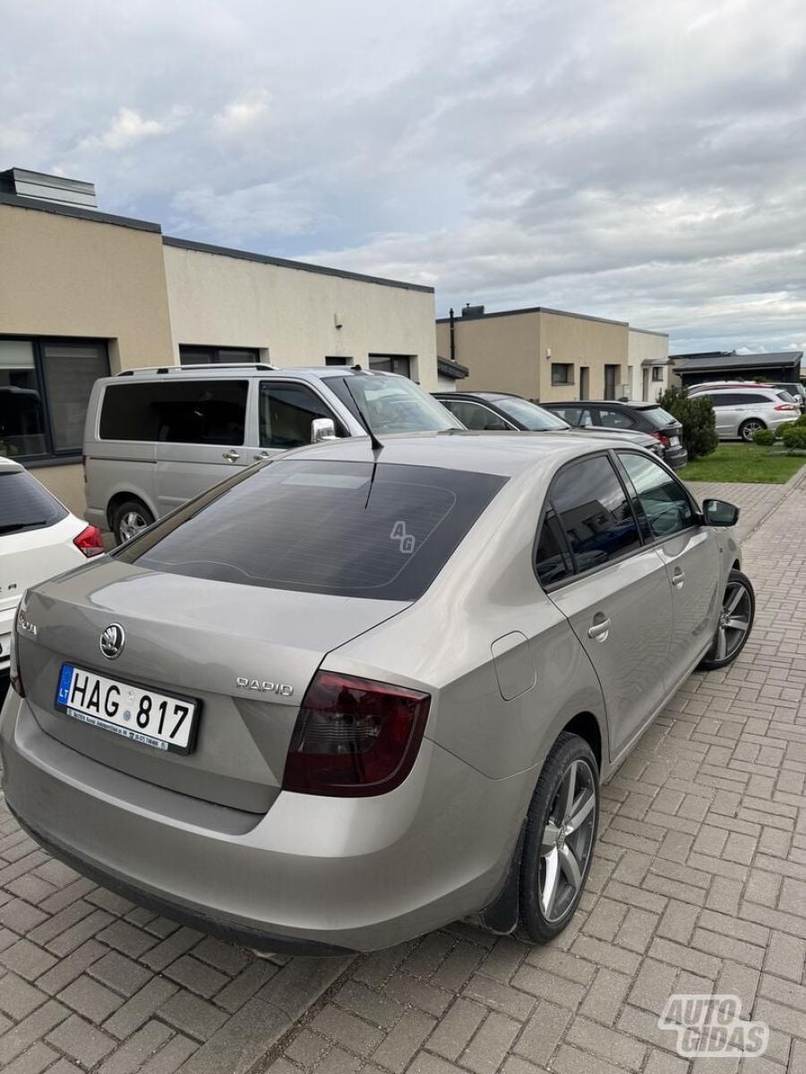Skoda Rapid 2013 in Kaunas, with an engine capacity of 1.60 L and mileage of 285 thousand km for 4500 €, photo 4 on AUTOMOTO.COM.LV