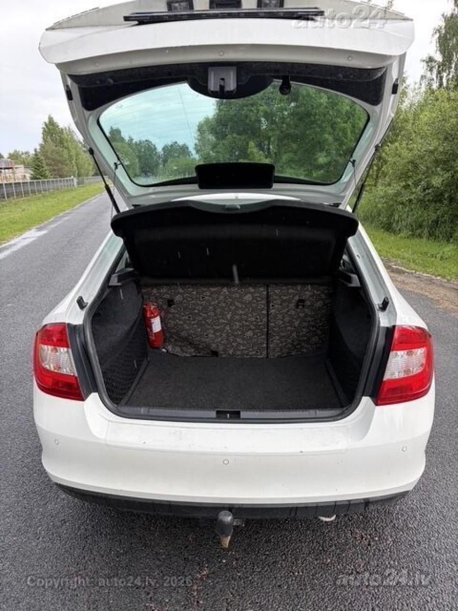 White Skoda Rapid 2013 in Tallinn, with an engine capacity of 1.20 L and mileage of 192 thousand km for 3899 €, photo 6 on AUTOMOTO.COM.LV