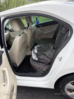 White Skoda Rapid 2013 in Tallinn, with an engine capacity of 1.20 L and mileage of 192 thousand km for 3899 €, photo 8 on AUTOMOTO.COM.LV