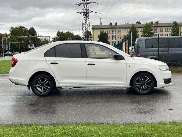 Шкода Рапид 2013 в Нарва на AUTOMOTO.COM.LV Белый Шкода Рапид 2013 в Нарва, объемом двигателя 1.60 л и пробегом 393 тыс. км за 2499 €, фото 6 на AUTOMOTO.COM.LV