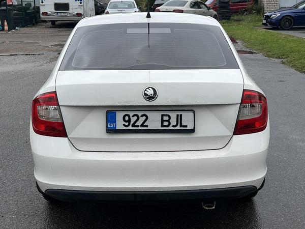 Шкода Рапид 2013 в Нарва на AUTOMOTO.COM.LV Белый Шкода Рапид 2013 в Нарва, объемом двигателя 1.60 л и пробегом 393 тыс. км за 2499 €, фото 9 на AUTOMOTO.COM.LV