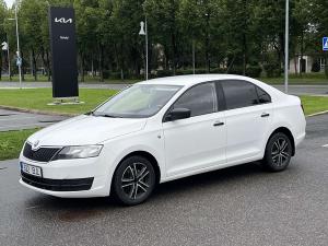 White Skoda Rapid 2013 in Narva, with an engine capacity of 1.60 L and mileage of 393 thousand km for 2499 €, photo  on AUTOMOTO.COM.LV