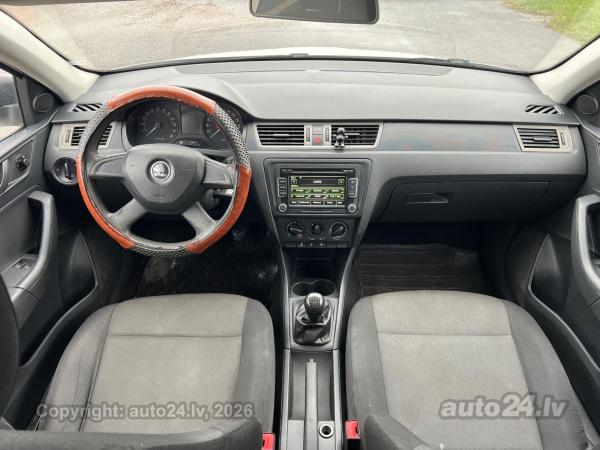 White Skoda Rapid 2013 in Narva, with an engine capacity of 1.60 L and mileage of 390 thousand km for 2499 €, photo 10 on AUTOMOTO.COM.LV