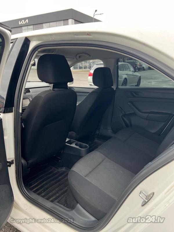 White Skoda Rapid 2013 in Narva, with an engine capacity of 1.60 L and mileage of 390 thousand km for 2499 €, photo 11 on AUTOMOTO.COM.LV
