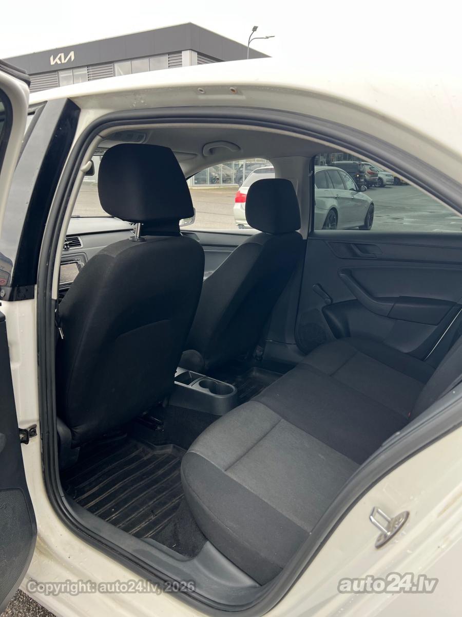 Balts Skoda Rapid 2013 Narva, ar dzinēja tilpumu 1.60 L un nobraukumu 390 tūkst. km par 2499 €, foto 11 vietnē AUTOMOTO.COM.LV