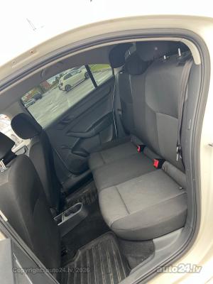 Balts Skoda Rapid 2013 Narva, ar dzinēja tilpumu 1.60 L un nobraukumu 390 tūkst. km par 2499 €, foto 12 vietnē AUTOMOTO.COM.LV