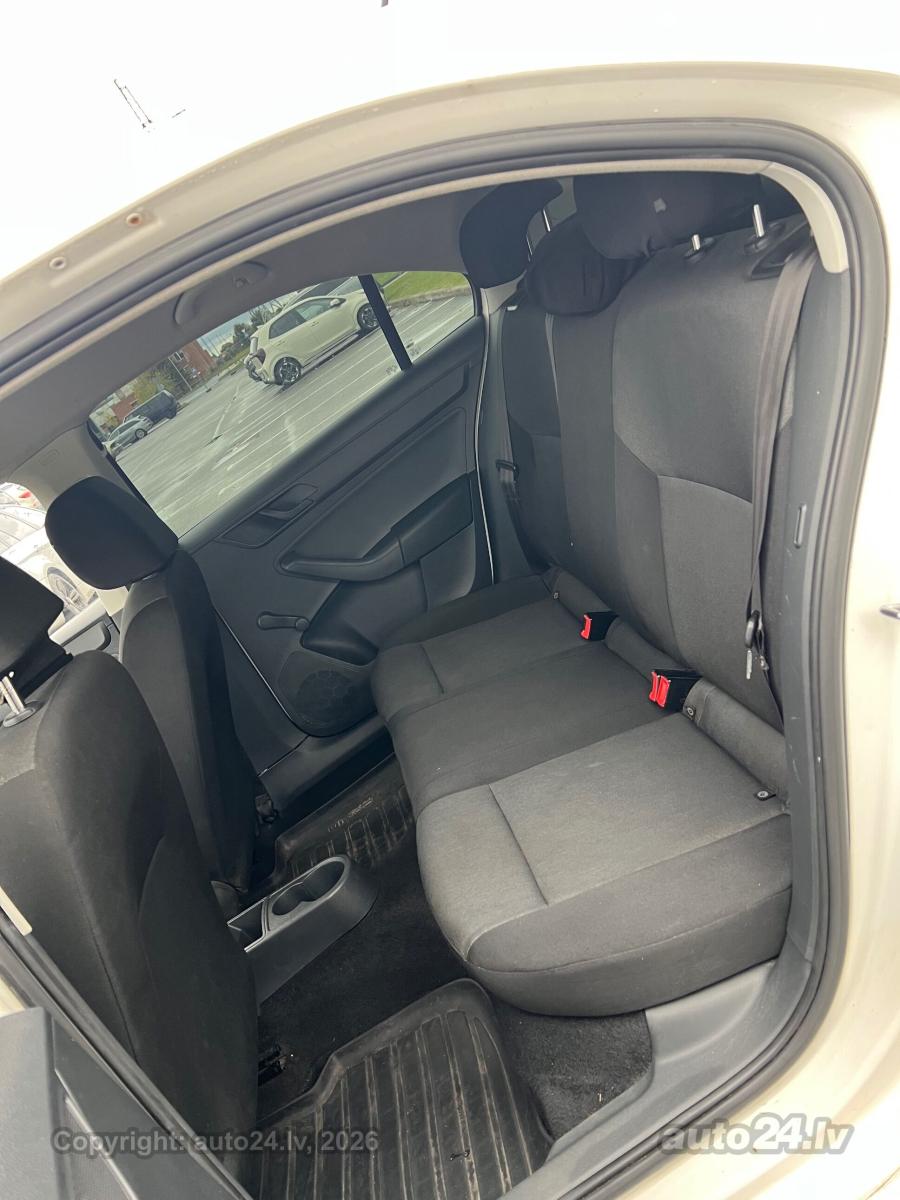 Balts Skoda Rapid 2013 Narva, ar dzinēja tilpumu 1.60 L un nobraukumu 390 tūkst. km par 2499 €, foto 12 vietnē AUTOMOTO.COM.LV