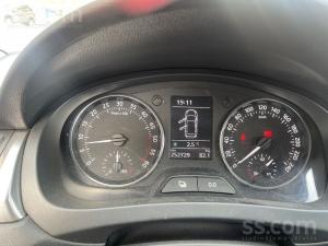 Белый Шкода Рапид 2014 в Даугавпилс, объемом двигателя 1.60 л и пробегом 253 тыс. км за 2200 €, фото 4 на AUTOMOTO.COM.LV