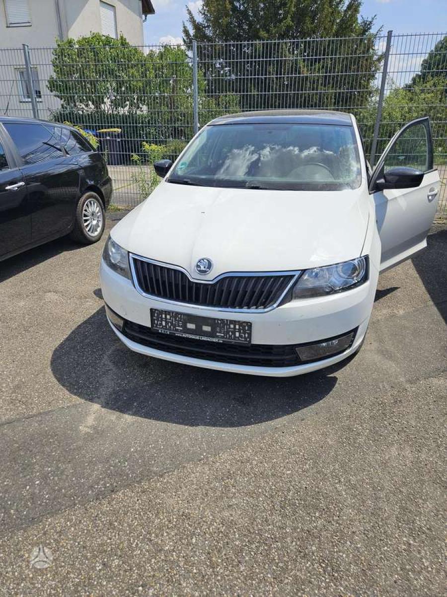 White Skoda Rapid 2014 in Utena, with an engine capacity of 1.60 L and mileage of 238 thousand km for 2799 €, photo 1 on AUTOMOTO.COM.LV