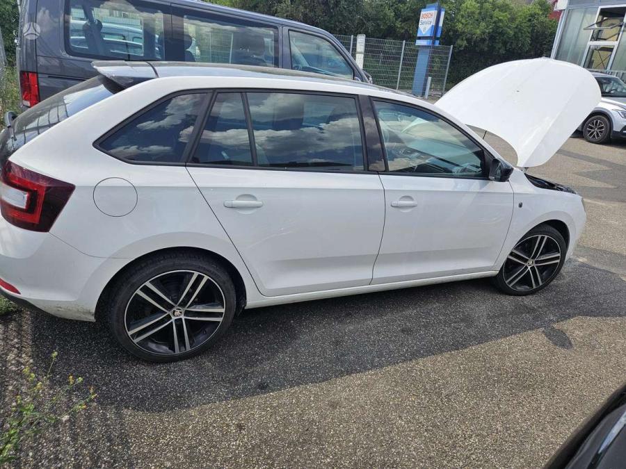 White Skoda Rapid 2014 in Utena, with an engine capacity of 1.60 L and mileage of 238 thousand km for 2799 €, photo 15 on AUTOMOTO.COM.LV