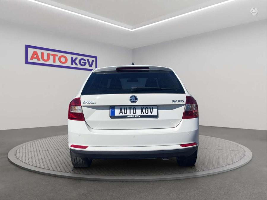 White Skoda Rapid 2014 in Vilnius, with an engine capacity of 1.60 L and mileage of 231 thousand km for 5999 €, photo 5 on AUTOMOTO.COM.LV