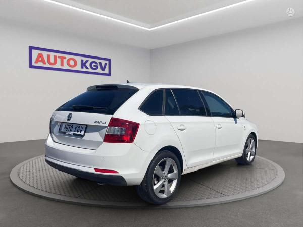 White Skoda Rapid 2014 in Vilnius, with an engine capacity of 1.60 L and mileage of 231 thousand km for 5999 €, photo 6 on AUTOMOTO.COM.LV