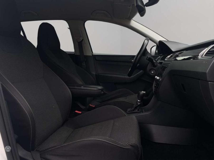 White Skoda Rapid 2014 in Vilnius, with an engine capacity of 1.60 L and mileage of 231 thousand km for 5999 €, photo 9 on AUTOMOTO.COM.LV