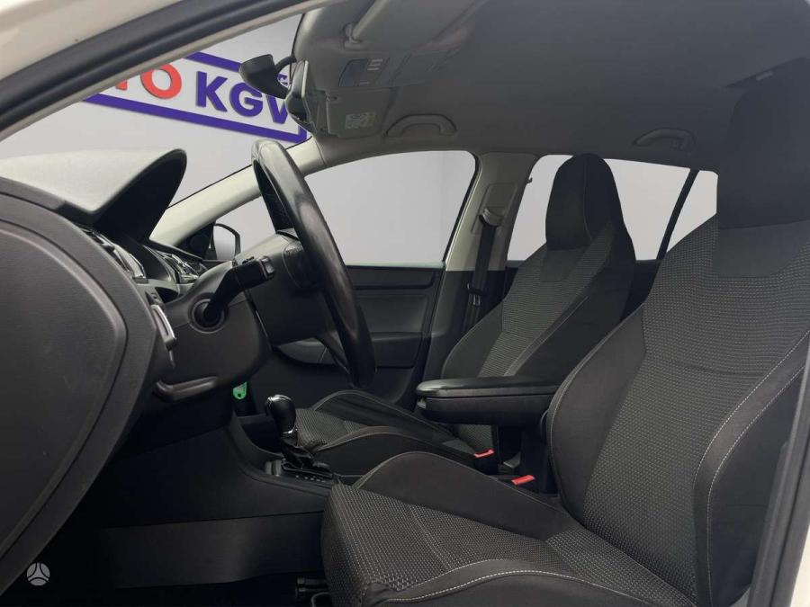 White Skoda Rapid 2014 in Vilnius, with an engine capacity of 1.60 L and mileage of 231 thousand km for 5999 €, photo 15 on AUTOMOTO.COM.LV