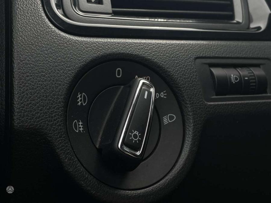 White Skoda Rapid 2014 in Vilnius, with an engine capacity of 1.60 L and mileage of 231 thousand km for 5999 €, photo 21 on AUTOMOTO.COM.LV