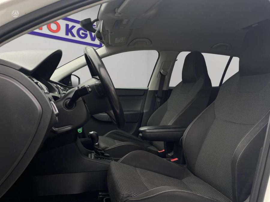 White Skoda Rapid 2014 in Vilnius, with an engine capacity of 1.60 L and mileage of 231 thousand km for 5999 €, photo 15 on AUTOMOTO.COM.LV