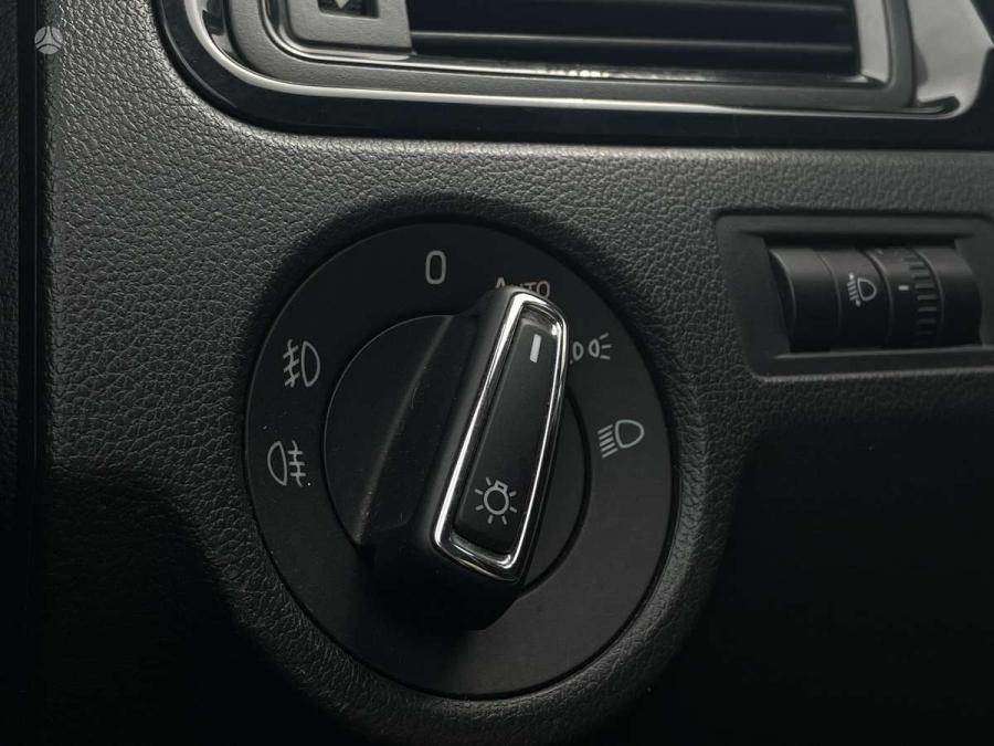 White Skoda Rapid 2014 in Vilnius, with an engine capacity of 1.60 L and mileage of 231 thousand km for 5999 €, photo 21 on AUTOMOTO.COM.LV