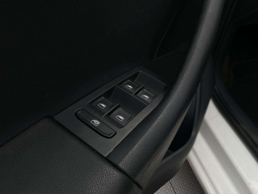 White Skoda Rapid 2014 in Vilnius, with an engine capacity of 1.60 L and mileage of 231 thousand km for 5999 €, photo 14 on AUTOMOTO.COM.LV