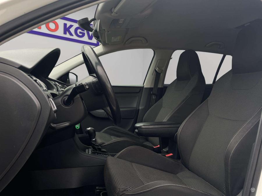 White Skoda Rapid 2014 in Vilnius, with an engine capacity of 1.60 L and mileage of 231 thousand km for 5999 €, photo 15 on AUTOMOTO.COM.LV