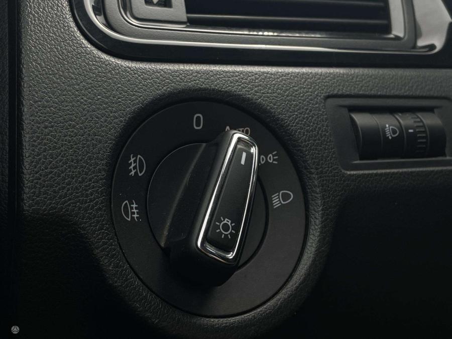 White Skoda Rapid 2014 in Vilnius, with an engine capacity of 1.60 L and mileage of 231 thousand km for 5999 €, photo 21 on AUTOMOTO.COM.LV