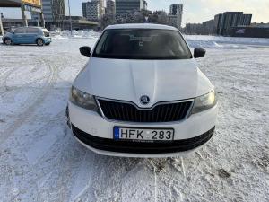 White Skoda Rapid 2015 in Vilnius, with an engine capacity of 1.60 L and mileage of 218 thousand km for 3650 €, photo 3 on AUTOMOTO.COM.LV