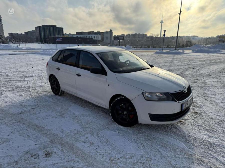 White Skoda Rapid 2015 in Vilnius, with an engine capacity of 1.60 L and mileage of 218 thousand km for 3650 €, photo 5 on AUTOMOTO.COM.LV