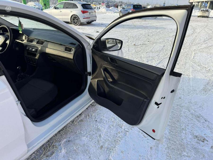 White Skoda Rapid 2015 in Vilnius, with an engine capacity of 1.60 L and mileage of 218 thousand km for 3650 €, photo 16 on AUTOMOTO.COM.LV
