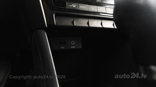 White Skoda Rapid 2015 in Tartu, with an engine capacity of 1.40 L and mileage of 304 thousand km for 6200 €, photo 11 on AUTOMOTO.COM.LV