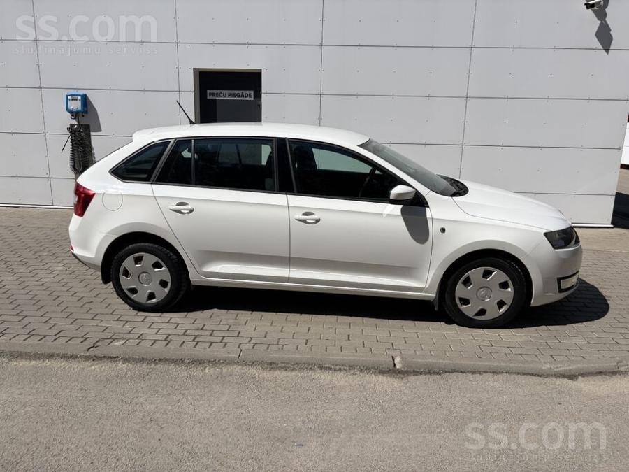 White Skoda Rapid 2015 in Riga, with an engine capacity of 1.60 L and mileage of 308 thousand km for 2150 €, photo 5 on AUTOMOTO.COM.LV