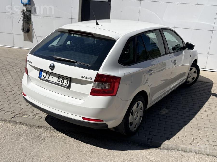 White Skoda Rapid 2015 in Riga, with an engine capacity of 1.60 L and mileage of 308 thousand km for 2150 €, photo 7 on AUTOMOTO.COM.LV