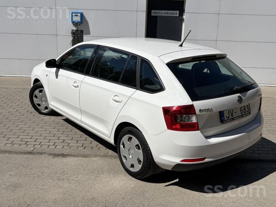 White Skoda Rapid 2015 in Riga, with an engine capacity of 1.60 L and mileage of 308 thousand km for 2150 €, photo 8 on AUTOMOTO.COM.LV