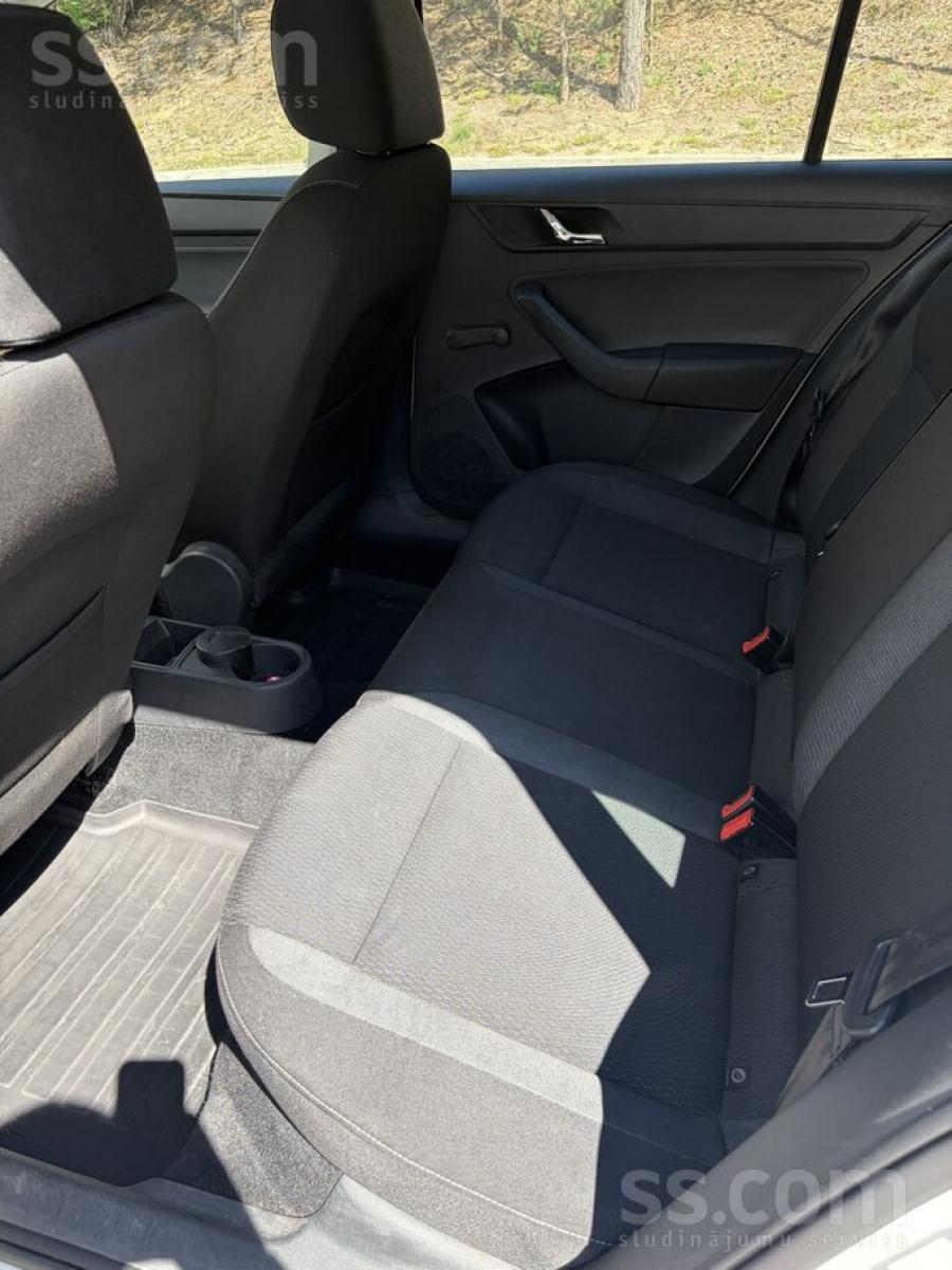 White Skoda Rapid 2015 in Riga, with an engine capacity of 1.60 L and mileage of 308 thousand km for 2150 €, photo 11 on AUTOMOTO.COM.LV
