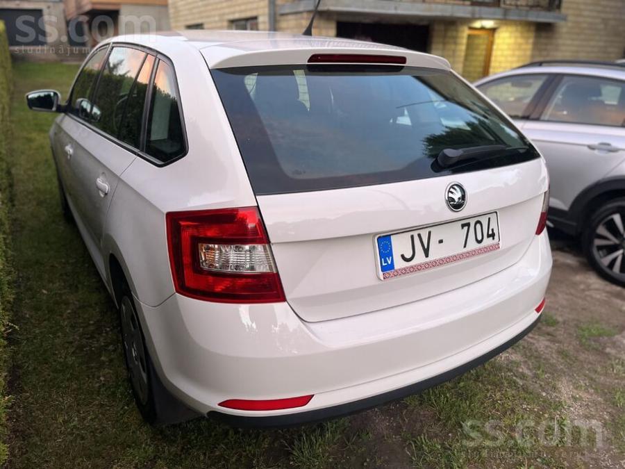 White Skoda Rapid 2015 in Ogre, with an engine capacity of 1.60 L and mileage of 250 thousand km for 3800 €, photo 4 on AUTOMOTO.COM.LV