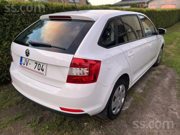 White Skoda Rapid 2015 in Ogre, with an engine capacity of 1.60 L and mileage of 250 thousand km for 3800 €, photo 4 on AUTOMOTO.COM.LV