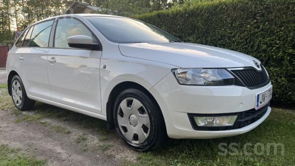 White Skoda Rapid 2015 in Ogre, with an engine capacity of 1.60 L and mileage of 250 thousand km for 3800 €, photo 5 on AUTOMOTO.COM.LV