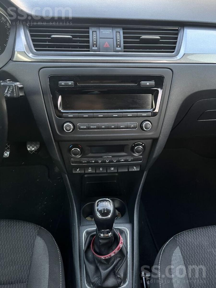 White Skoda Rapid 2015 in Ogre, with an engine capacity of 1.60 L and mileage of 250 thousand km for 3800 €, photo 9 on AUTOMOTO.COM.LV