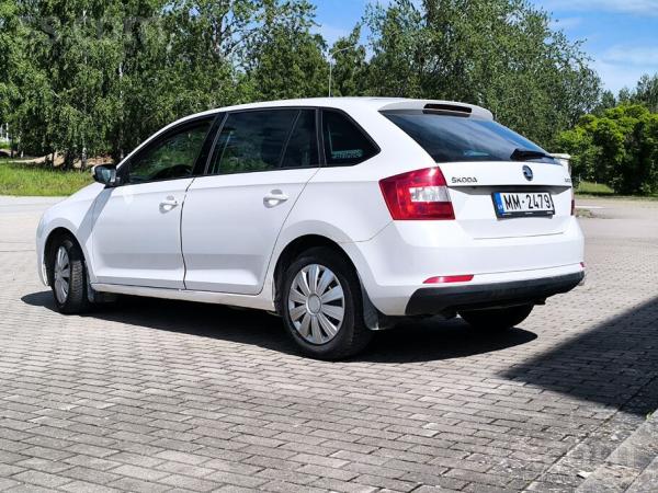 White Skoda Rapid 2015 in Tukums, with an engine capacity of 1.60 L and mileage of 442 thousand km for 2890 €, photo 4 on AUTOMOTO.COM.LV