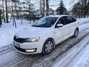 White Skoda Rapid 2015 in Riga, with an engine capacity of 1.60 L and mileage of 239 thousand km for 3600 €, photo  on AUTOMOTO.COM.LV