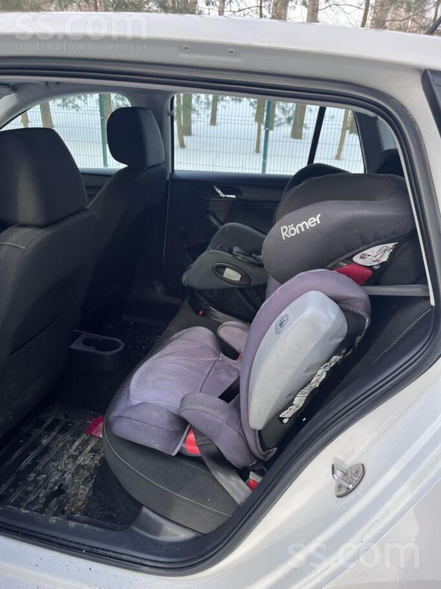 Balts Skoda Rapid 2015 Rīga, ar dzinēja tilpumu 1.60 L un nobraukumu 239 tūkst. km par 3600 €, foto 8 vietnē AUTOMOTO.COM.LV