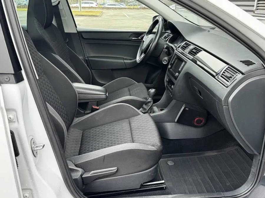 Balts Skoda Rapid 2015 Rīga, ar dzinēja tilpumu 1.20 L un nobraukumu 260 tūkst. km par 6200 €, foto 14 vietnē AUTOMOTO.COM.LV