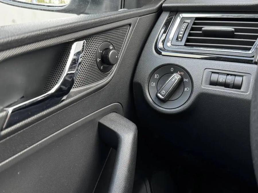 Balts Skoda Rapid 2015 Rīga, ar dzinēja tilpumu 1.20 L un nobraukumu 260 tūkst. km par 6200 €, foto 26 vietnē AUTOMOTO.COM.LV