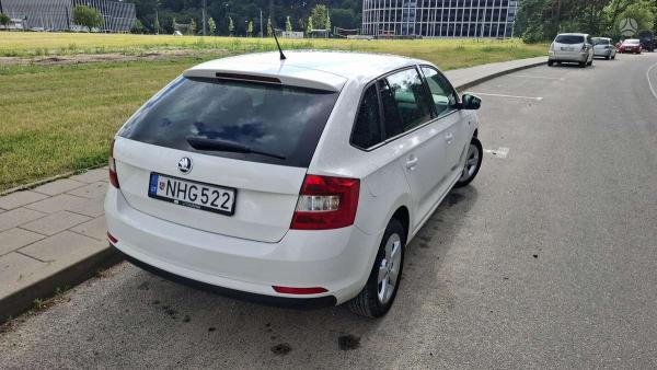Balts Skoda Rapid 2015 Viļņa, ar dzinēja tilpumu 1.60 L un nobraukumu 165 tūkst. km par 4900 €, foto 4 vietnē AUTOMOTO.COM.LV