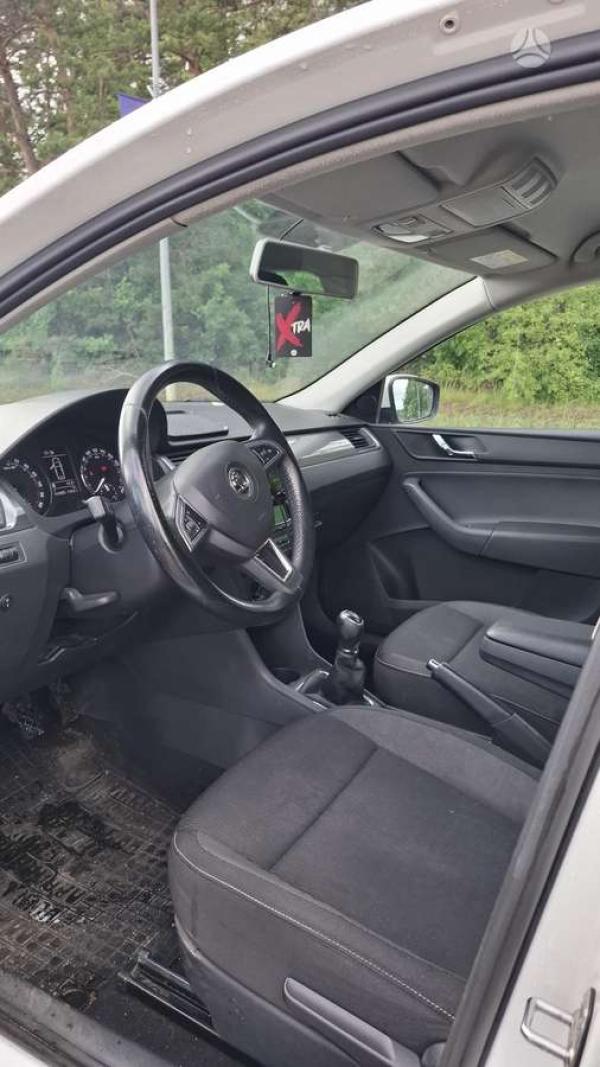 Balts Skoda Rapid 2015 Viļņa, ar dzinēja tilpumu 1.60 L un nobraukumu 165 tūkst. km par 4900 €, foto 7 vietnē AUTOMOTO.COM.LV