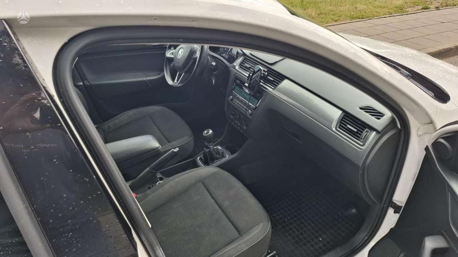 Balts Skoda Rapid 2015 Viļņa, ar dzinēja tilpumu 1.60 L un nobraukumu 165 tūkst. km par 4900 €, foto 9 vietnē AUTOMOTO.COM.LV