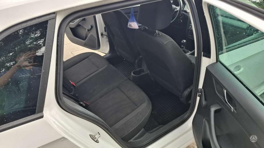 Balts Skoda Rapid 2015 Viļņa, ar dzinēja tilpumu 1.60 L un nobraukumu 165 tūkst. km par 4900 €, foto 10 vietnē AUTOMOTO.COM.LV