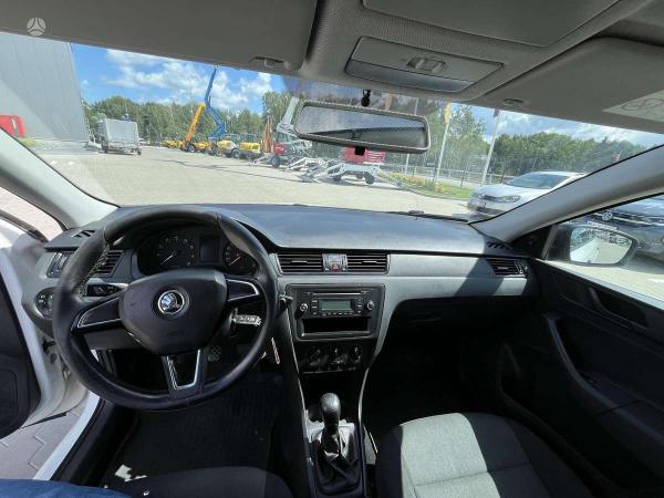Balts Skoda Rapid 2015 Kauņa, ar dzinēja tilpumu 1.20 L un nobraukumu 280 tūkst. km par 3650 €, foto 9 vietnē AUTOMOTO.COM.LV